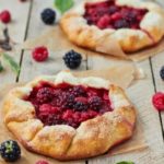 20 Yummy Fresh Fruit Dessert Recipes That Your Picnic Basket Needs